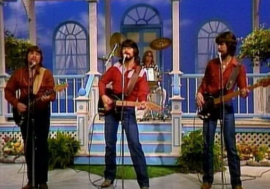 Old Flame (Official Video) – Alabama