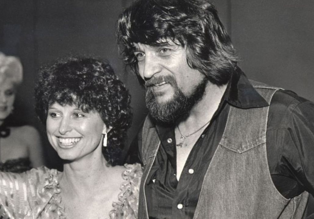 Waylon Jennings & Jessi Colter – "Wild Side of Life"
