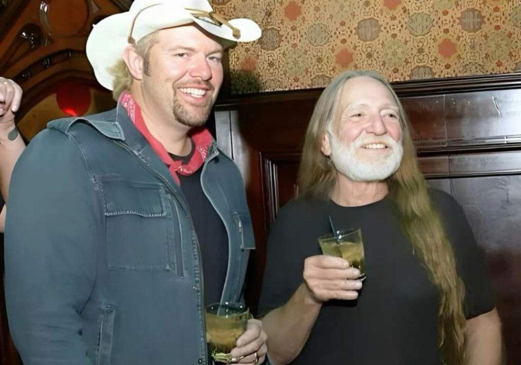 Willie Nelson / Toby Keith - Beer For My Horses