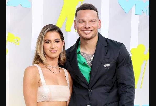 Kane Brown Brought to Tears While Singing on Stage With Wife Katelyn in ...