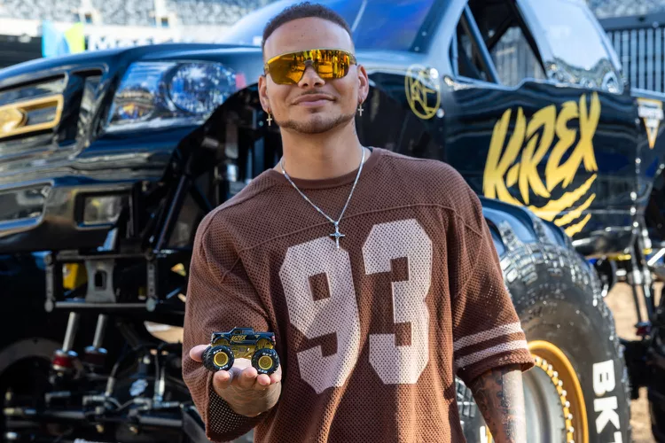 Kane Brown just released the most emotional song of his career — and it ...