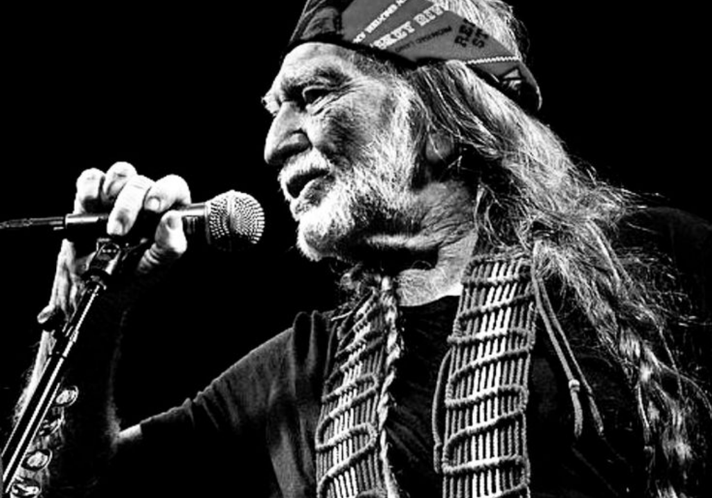 "Willie Nelson’s Emotional Night – A Standing Ovation That Shook the ...