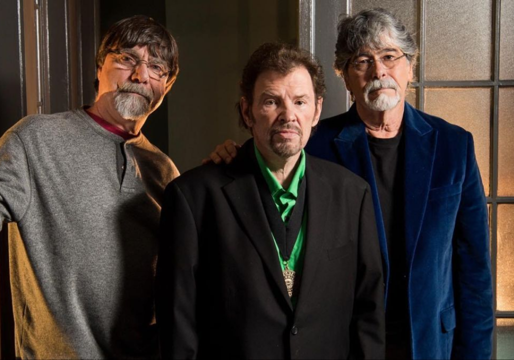 FINAL VISIT: Alabama’s Randy and Teddy Kneel at Jeff Cook’s Resting ...